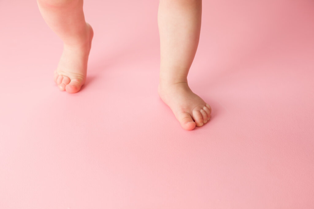 When should babies take their first independent steps? - UT Health San ...