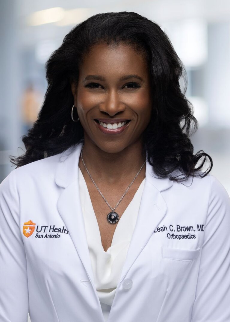 San Antonio Spurs announce Leah Brown, MD as new lead team orthopaedic surgeon - UT Health San ...